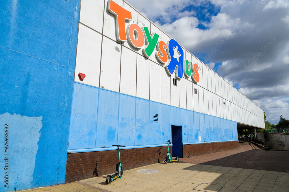 Basildon Essex Uk 11th September 2024 Basildons Toys R Us Sign Remains On The Side Of