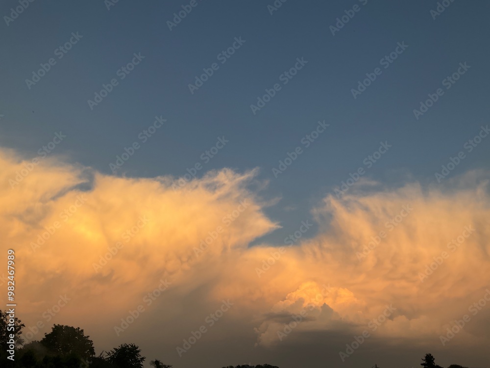 Blue sky with stormy menacing Anvil cloud, Cumulonimbus incus ...