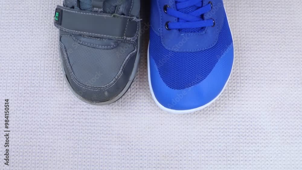 Children's anatomical shoes compared to narrow shoes that deform the ...
