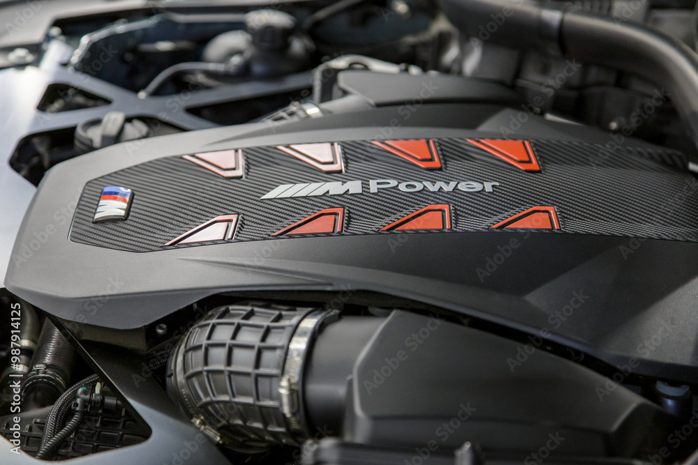 BMW XM engine - hybrid, plug-in V8 engine. Engine motor M POWER of BMW ...