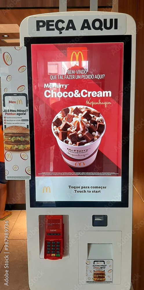 Totem para fazer pedidos no McDonald's- Totem to place orders at ...