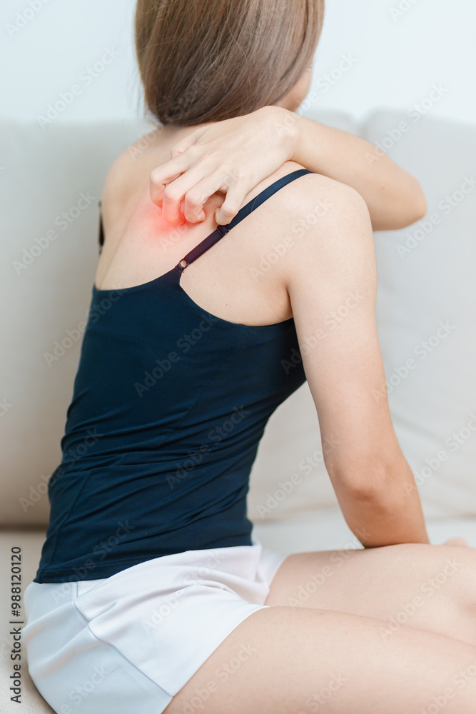 woman itching and scratching itchy back. Sensitive Skin Allergic ...