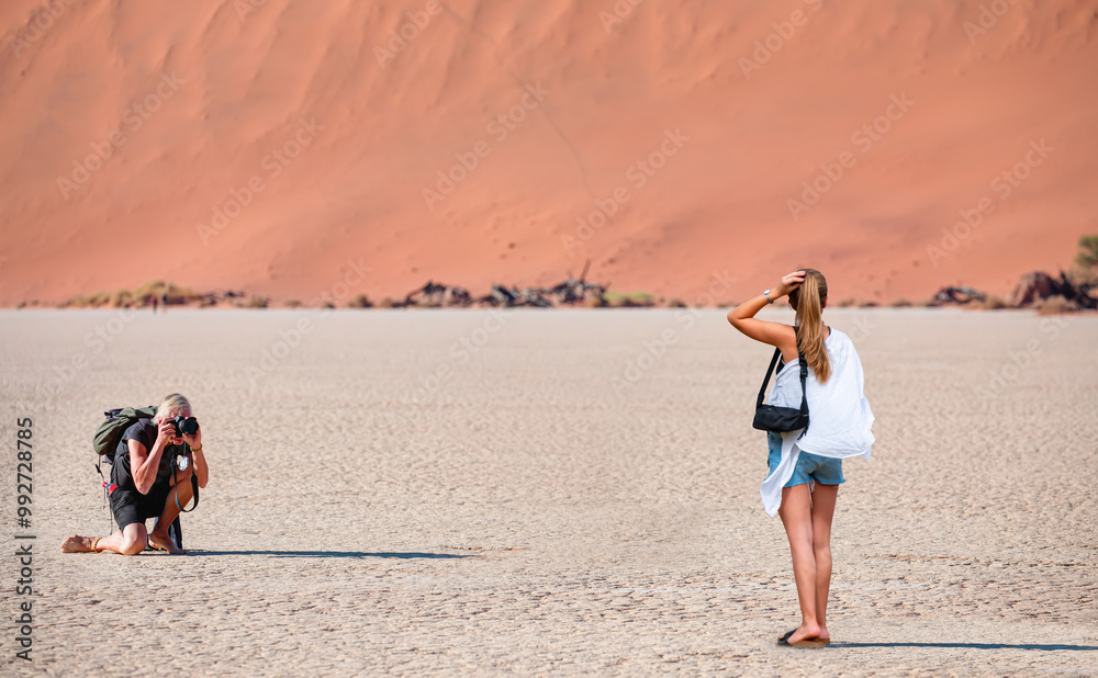 A photographer takes pictures of a young model in the desert - Dead ...