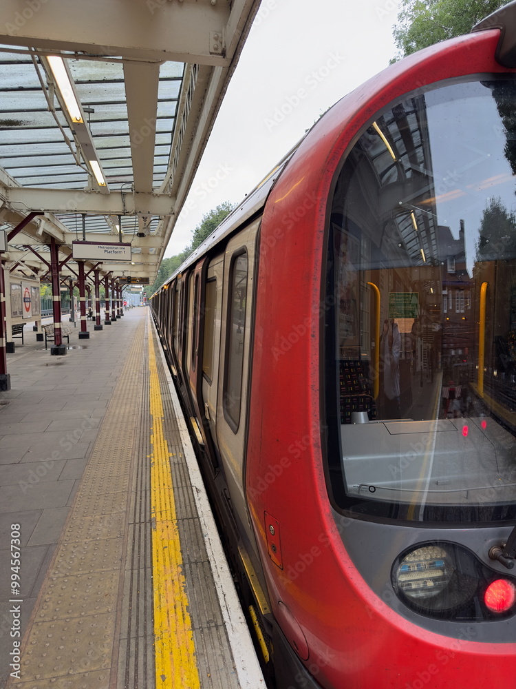 Watford Metropolitan Underground Station.. TfL MEt line showing a tube ...
