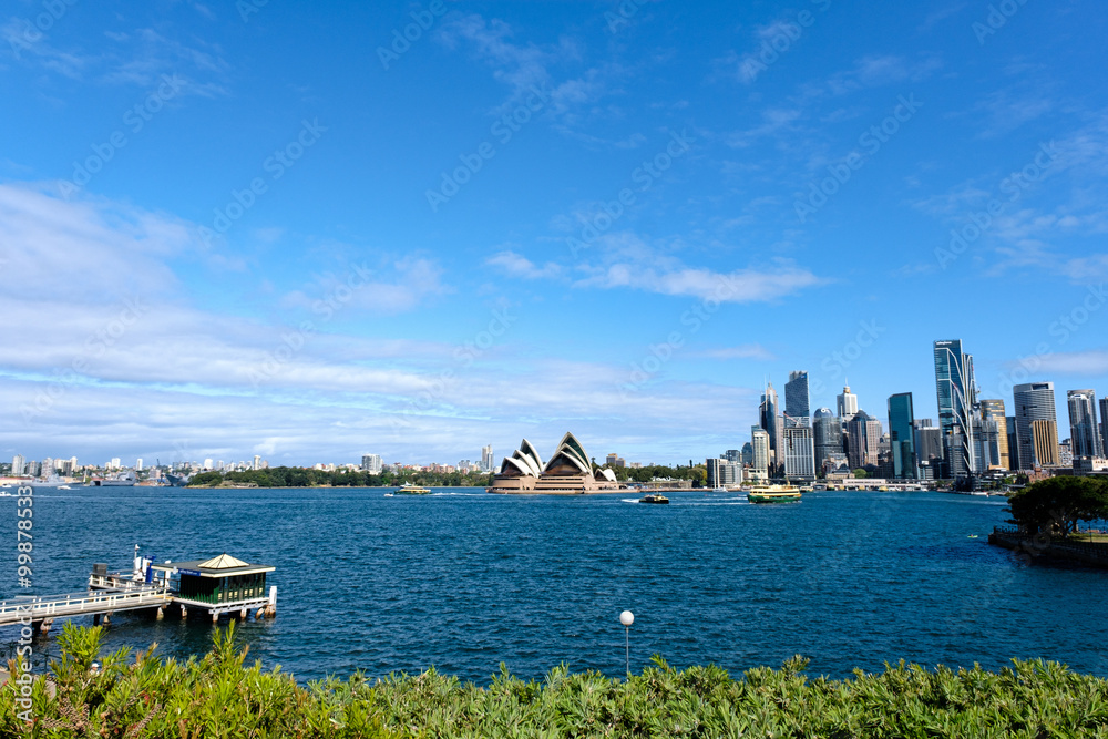 View of Sydney Harbour from Milsons Point with the Sydney Opera House ...