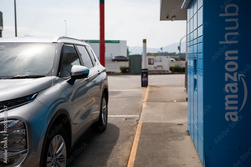 amazon drop box pick up collection shop retail car self service Stock ...