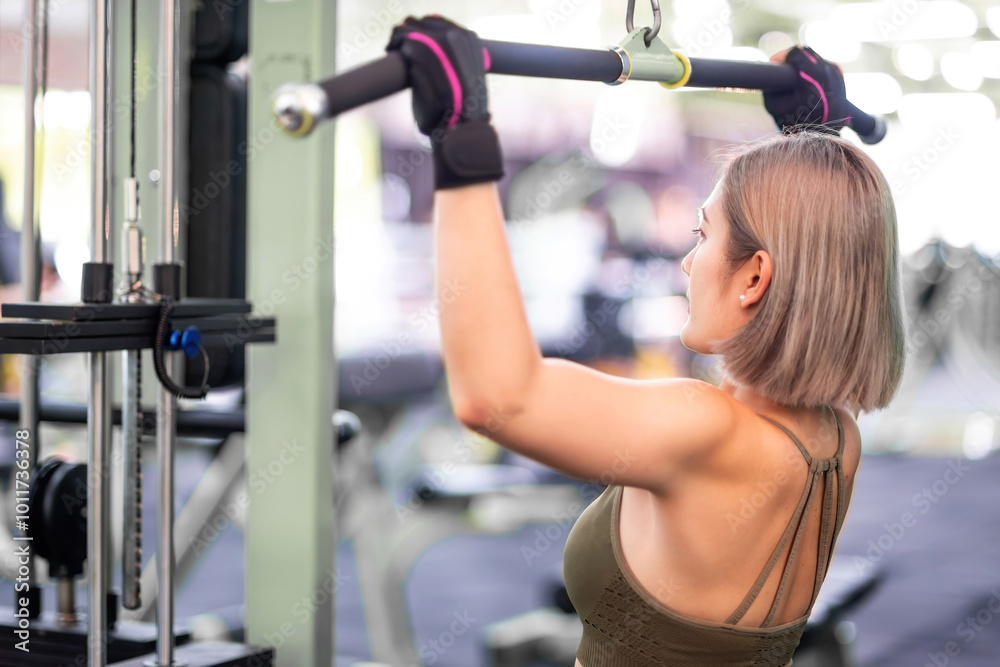 Foto de fitness asian woman pulling workout station. beautiful athletic ...