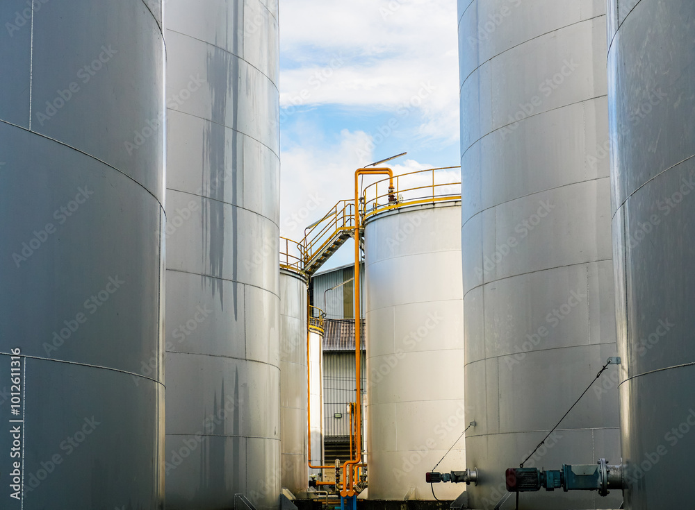Oil storage tank In industrial areas. oil manufacturing products ready ...