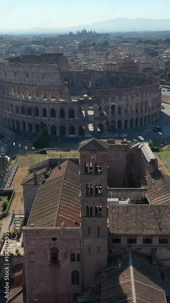 Vista aerea del Il colosseo a Roma. Italia. Vista dall'alto del ...