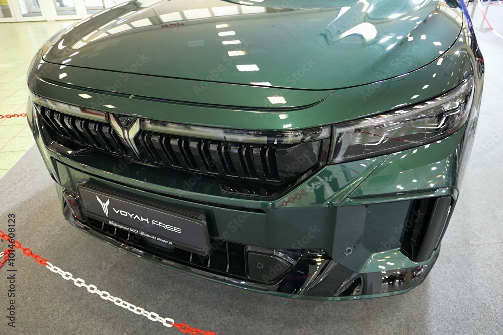 Upper left front view of front mask of modern chinese mid-size luxury ...