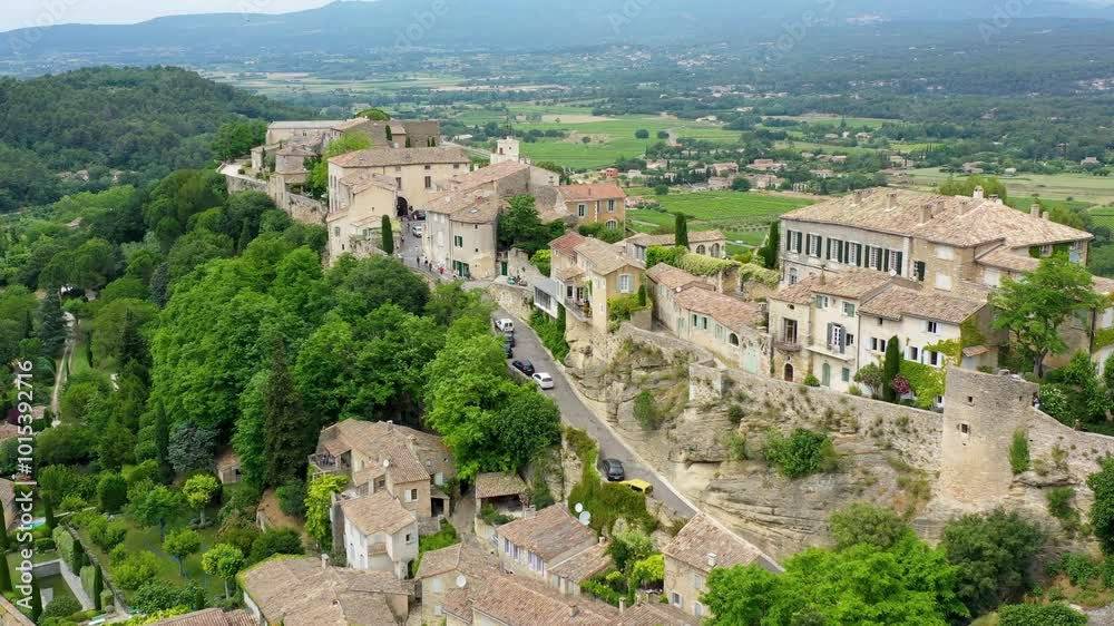Menerbes village in Provence on a summer day, France, Luberon, Vaucluse ...