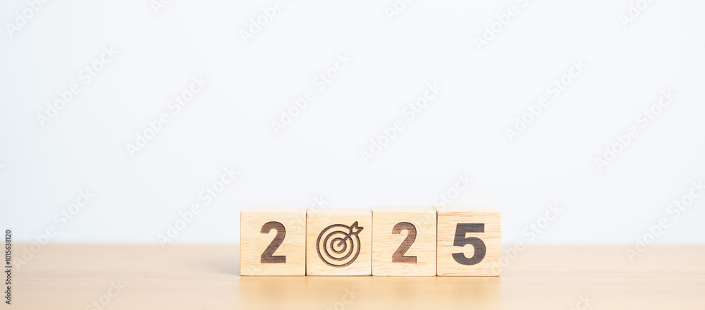 2025 year block with dartboard icon. Goal, Target, Resolution, strategy ...