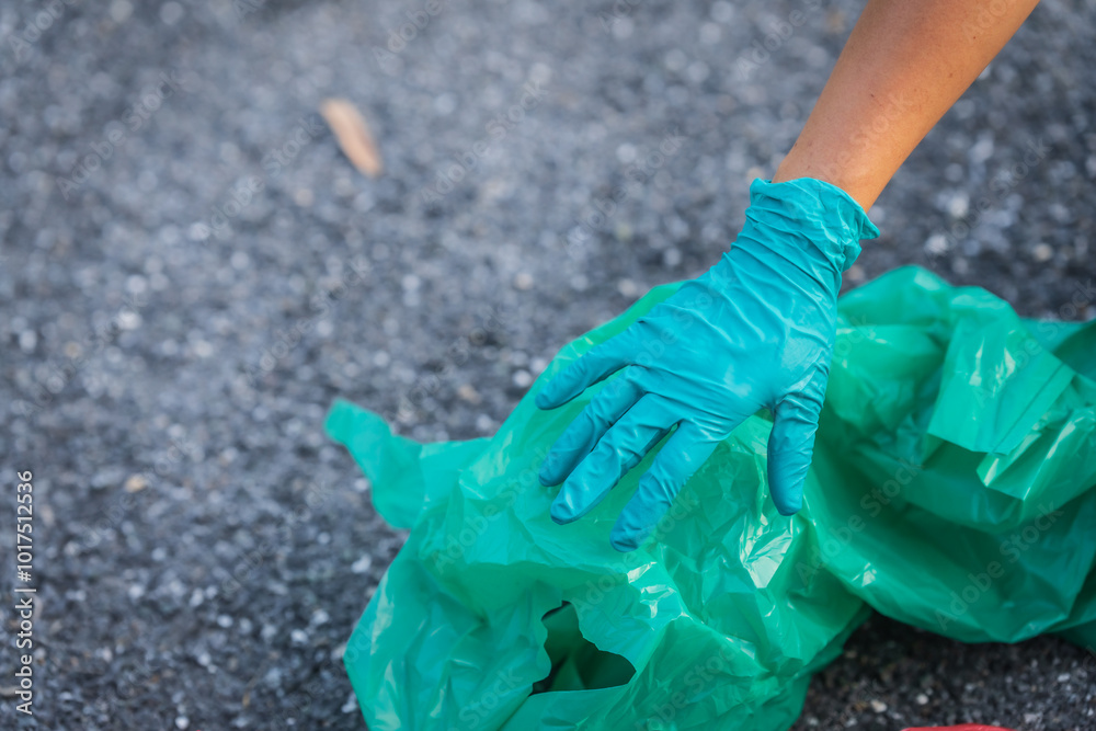 Women are helping to collect and separate garbage, focusing on plastic ...