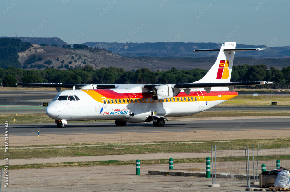 Avión de línea regional ATR 72 de la aerolínea Air Nostrum en el ...