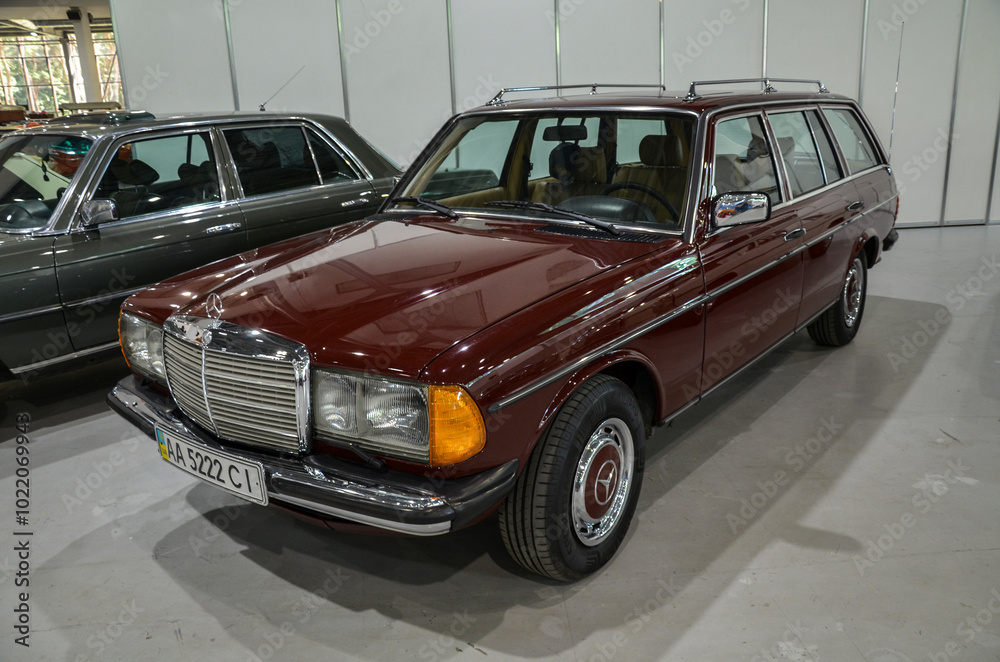 1984 Mercedes-Benz W123 - classic executive car known for its ...