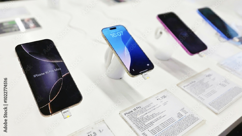 Showcase Apple launch new smartphone iPhone 16 Series. Comparing and ...