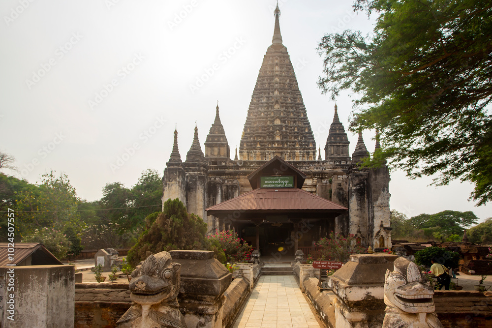 Bagan, Myanmar - ‎March 11, 2016 : Mahabodhi Temple In Bagan, Myanmar ...