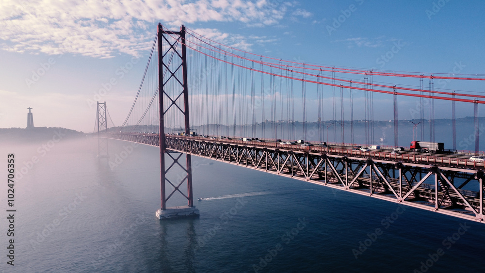 A Ponte 25 de Abril é uma das estruturas mais icónicas de Lisboa ...