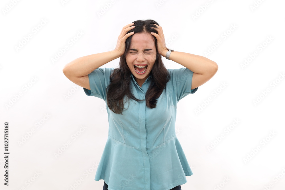 Photo Angry distressed asian woman screaming hateful and outraged ...