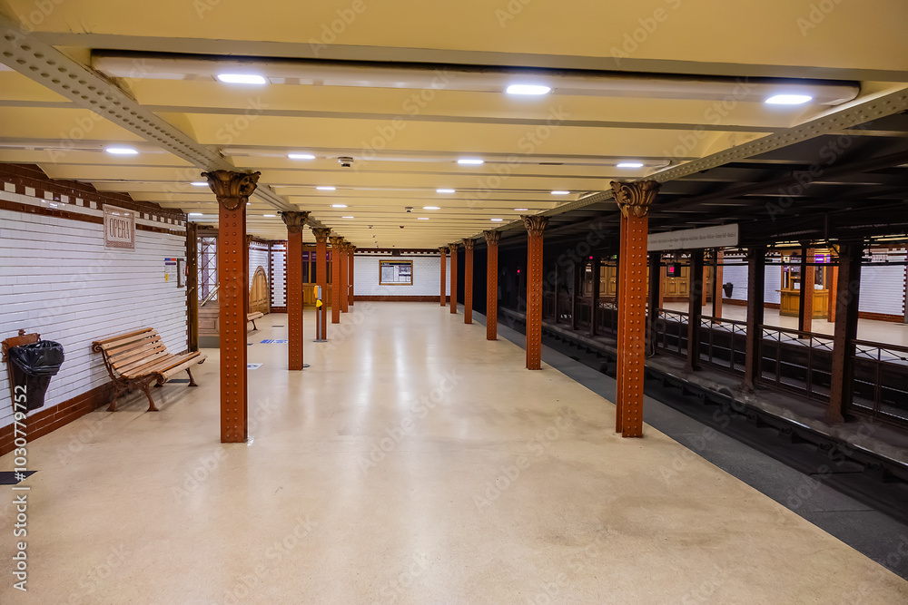 Interior of metro station Opera of Yellow M1 (Millennium Underground ...