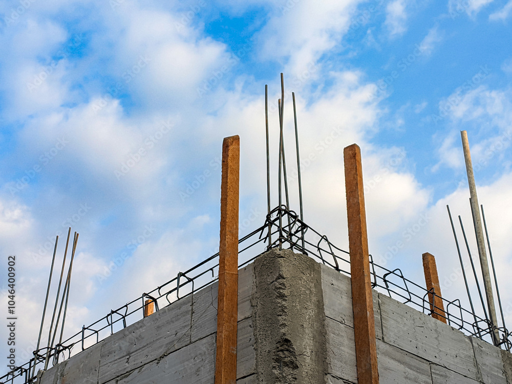 Concrete structures in light brick houses with reinforcing iron ...