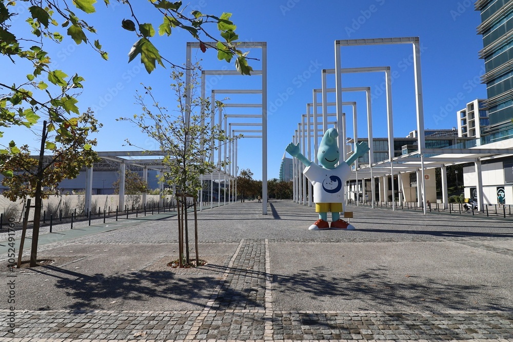 Gil, la mascotte de l'exposition universelle de 1998, expo 98, dans le ...