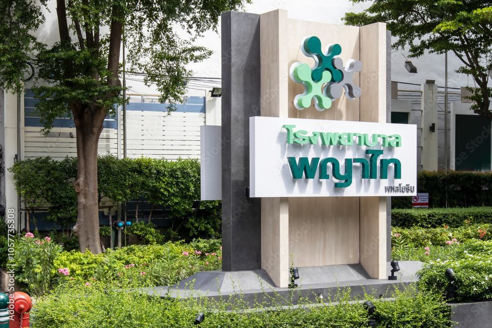 Bangkok, Thailand - October 28, 2024: ,Phyathai Phaholyothin Hospital Phahonyothin Rd, Large ...