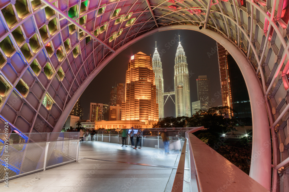View of the Petronas Twin Towers through Saloma Link Bridge Stock Photo ...
