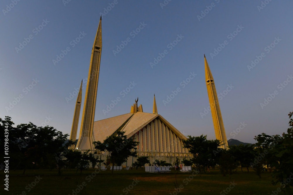 The Faisal Mosque (the national mosque of Pakistan, fifth-largest in ...