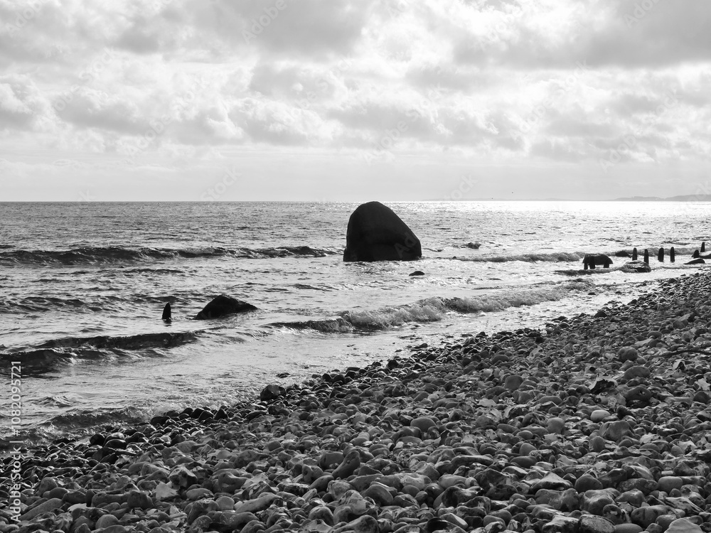 beach of flint and erratic - A beach of flint and erratics on the chalk ...