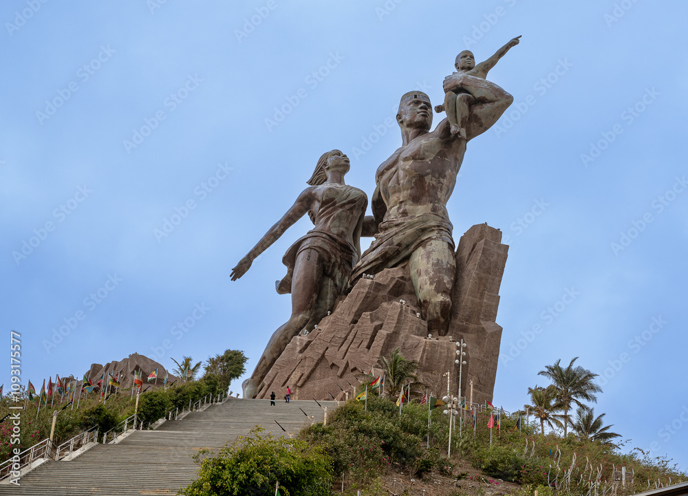 SENEGAL, Monumento al Renacimiento Africano, estatua de bronce de 52m ...