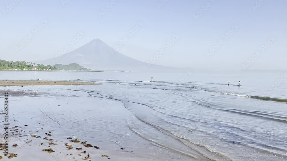 Legazpi City Boulevard Beach in front of mayon volcano in legazpi City ...