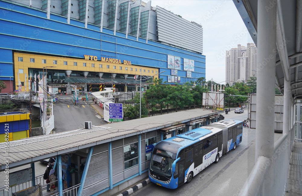 Public transportation in Jakarta, Trans Jakarta with articulated bus ...