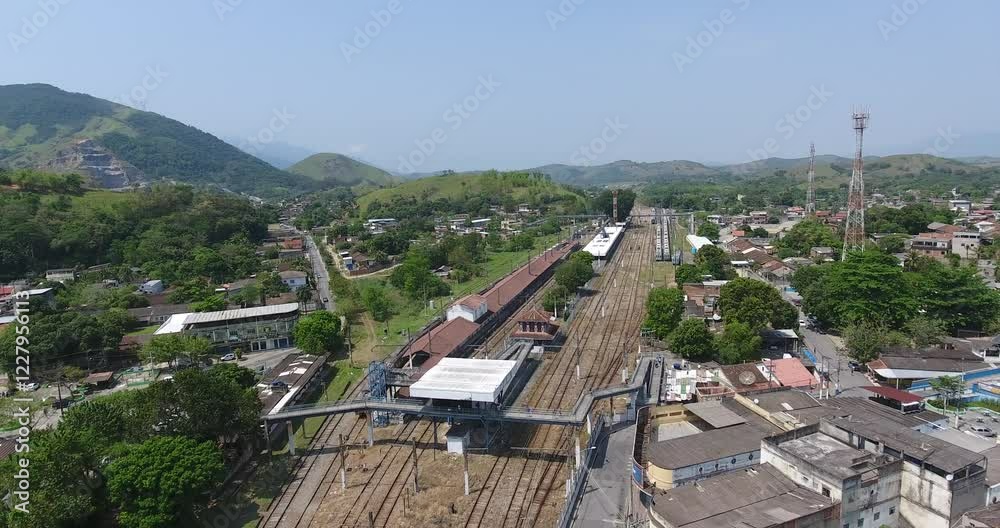 Imagens aéreas capturam a majestade da Estação de Trem de Japeri, um ...