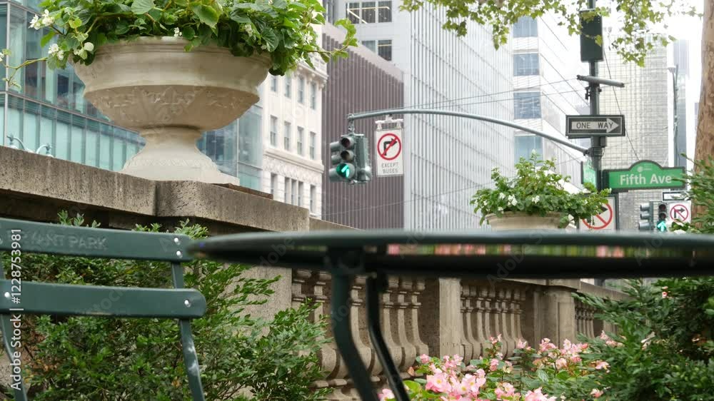 Fifth avenue, 5 ave road sign, Manhattan midtown architecture, New York ...