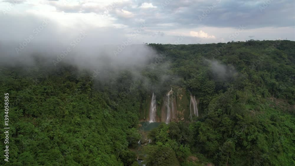 Sukabumi, Indonesia - 15 Agustus 2024: Pemandangan udara Air Terjun ...
