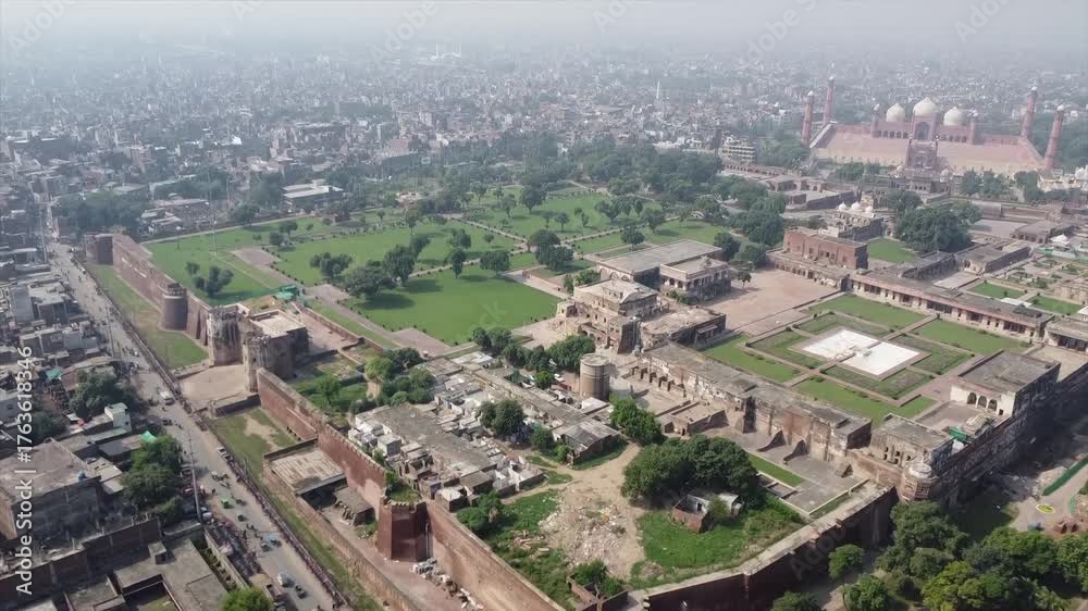 Ariel view of Lahore Fort and Badshahi Masjid, Mughal Heritage ...