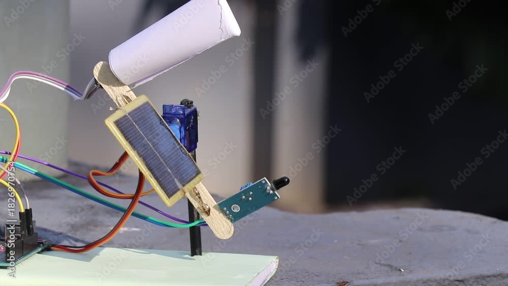 Automatic solar tracking solar panels working model built at home to ...