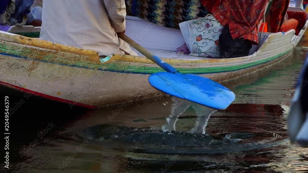 Heart Shaped Paddle Rowing Through Dal Lake During Traditional Shikara ...