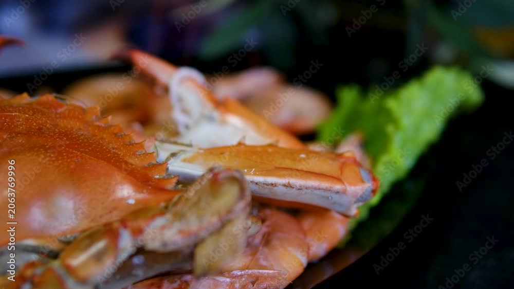 Step by step blue crab and shrimp cooking process with shell cleaning ...